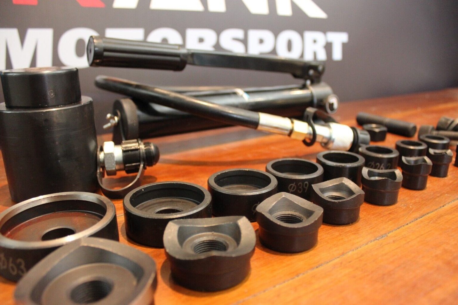 16 Pcs Hydraulic Metal hole punch set. 16 - 63mm cut, Croydon ...